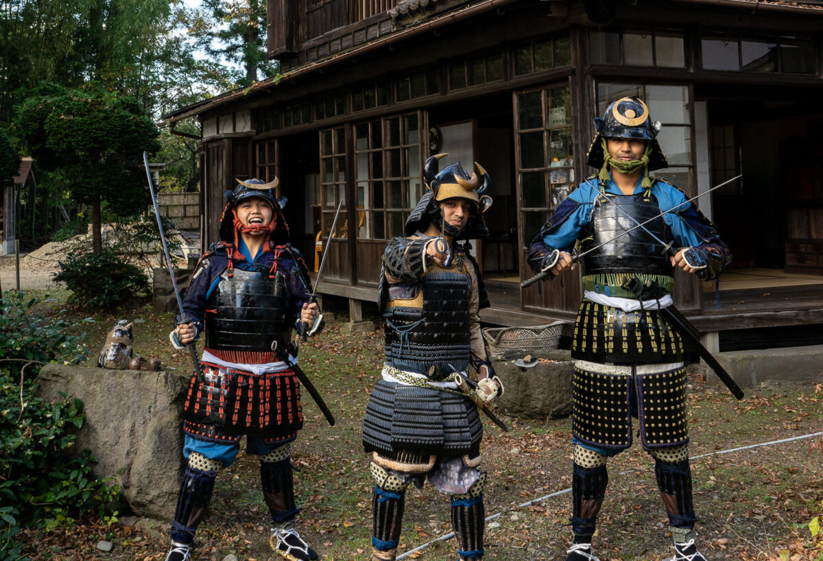 สวมชุดเกราะซามูไรในโอซากิ | VISIT MIYAGI